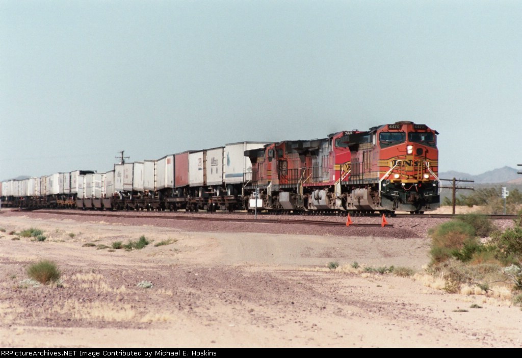 BNSF 5202 crosses Colo. River bridge